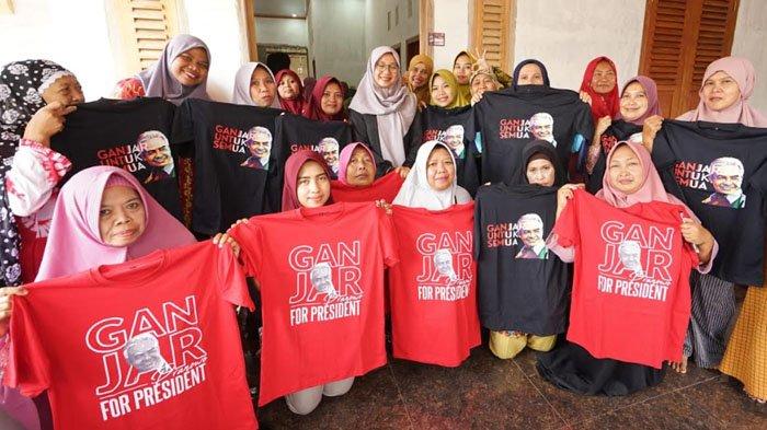 Door to Door Sosialisasikan Ganjar Pranowo, Ipuk Disambut Hangat Warga ...