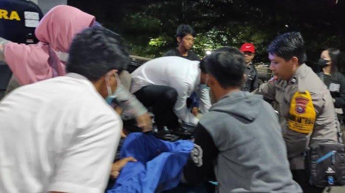 Usai Turunkan Sayur Mayur, Sopir Pikap di Situbondo Ditemukan Tewas dalam Mobil - Surya.co.id