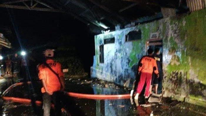 Gudang Pengolahan Ikan Teri di Kabupaten Pamekasan Terbakar, Kerugian Capai Rp 200 Juta - Surya ...