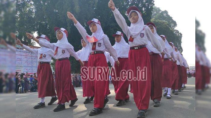 Ribuan Siswa SD di Kota Blitar Antusias Ikuti Lomba Baris, Meriahkan HUT ke-78 Kemerdekaan RI ...