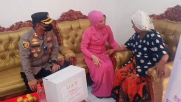 Hidup Sebatang Kara, Nenek Inah Kini Tempati Rumah Layak Huni Bantuan ...