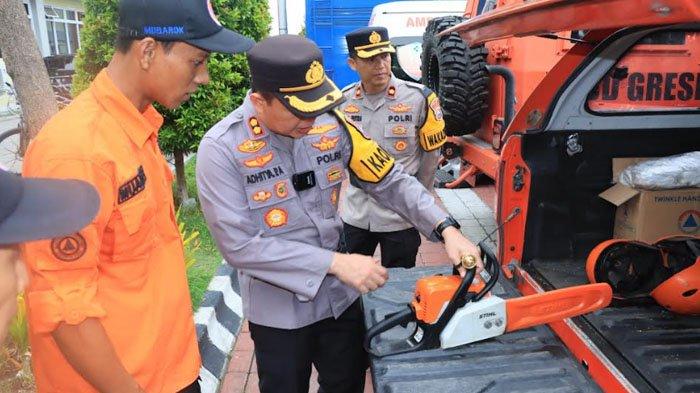 Polres Gresik Cek Peralatan dan Kesiapan Personil Penanggulangan Bencana - Surya.co.id