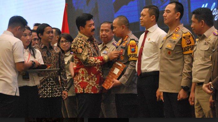 Kapolres dan Kasatreskrim Banyuwangi Terima Pin Emas dari Menteri ATR ...