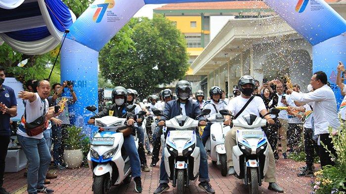 PLN Jatim Gelar Konvoi 1.300 Kendaraan Motor Listrik untuk Peringati Hari Listrik Nasional ke ...