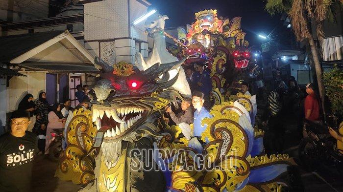 Meriahnya Parade Musik Daul dan Takbir Keliling di Gondanglegi ...