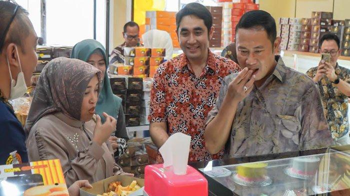 Brand Kue Ternama Papa Cookies Masuk Lamongan, Bupati Berharap Jadi ...