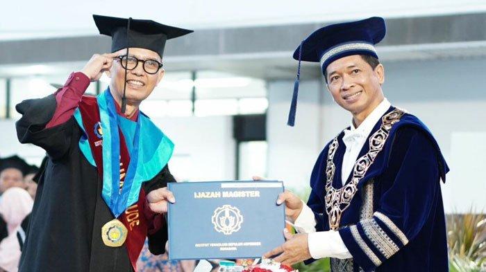 Kisah Mohammad Ridwan Utina Wisudawan Tertua ITS, Lulus Cumlaude ...