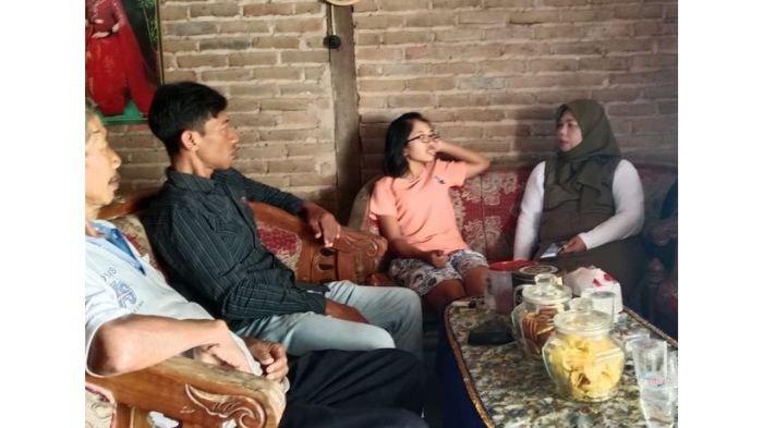Kisah Sri Mariyati TKW Banyuwangi Akhirnya Pulang Kampung setelah 15 ... Kisah Sri Mariyati TKW Banyuwangi Akhirnya Pulang Kampung setelah 15 ...