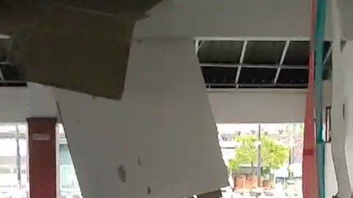 Kronologi Atap Sleko Food Court Kota Madiun Ambrol Timpa Lapak Pedagang ...