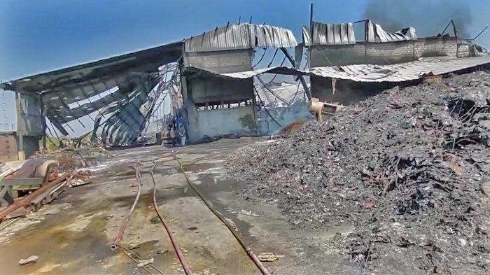 Kondisi Pabrik Plastik PT Langgeng Jaya Plastindo Gresik Setelah Seharian Dilalap Si Jago Merah ...