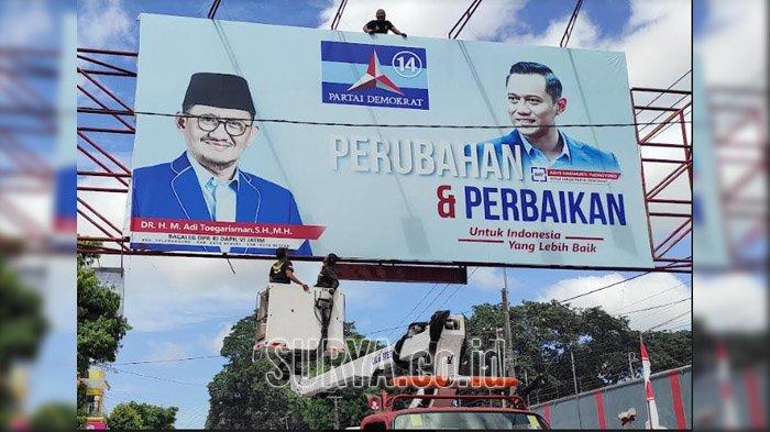 Bawaslu Tertibkan Puluhan APK Langgar Aturan di Jalan Protokol Kota Blitar - Surya.co.id