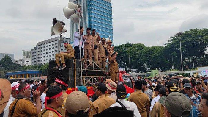 Kronologi Lengkap Jabatan Kades Resmi 8 Tahun, Diawali Demo Besar ...