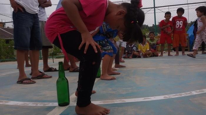 Cara Main Lomba Memasukkan Pensil ke Botol saat Lomba 17 Agustus ...