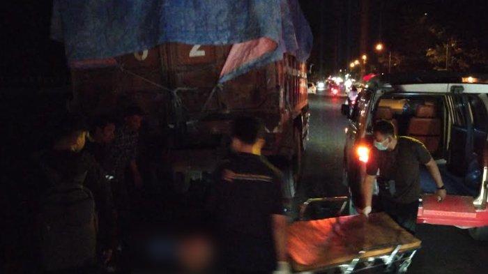 Tabrak Truk Mogok di Stadion Gajah Mada Mojosari Kabupaten Mojokerto, Pemotor Asal Jombang Tewas ...