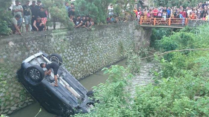 Sempat Tabrakan dengan Brio, Mobil Anggota DPRD Tulungagung Subani ...