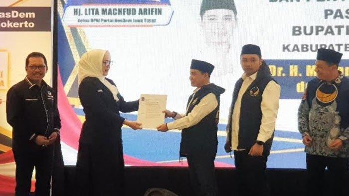 Dapat Rekom B.1-KWK NasDem, Gus Barra Targetkan Menang 70 Persen di Pilkada Mojokerto - Surya.co.id