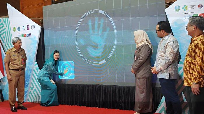 Tingkatkan Layanan Masyarakat Trenggalek, Novita Hardini Luncurkan 3 ...