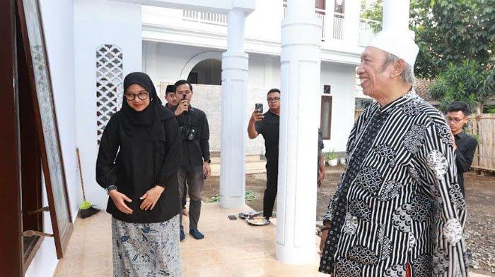 Silaturahmi ke Ponpes Nurul Abror Banyuwangi, Kiai Fadhol Doakan Ipuk Festiandani - Surya.co.id