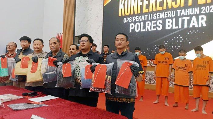 Hasil Operasi Pekat Semeru 2025 di Blitar, Polisi Amankan Belasan Tersangka - Surya.co.id