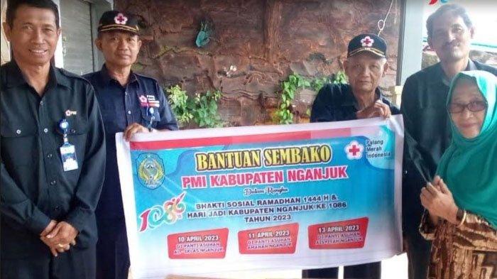 Peduli Sesama Di Bulan Ramadhan, PMI Nganjuk Gelar Bakti Sosial Donor Darah Dan Pembagian ...