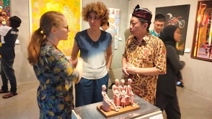 Seniman Surabaya Pamerkan Karya Terbaik, Banyak Karya yang Diakui di ...