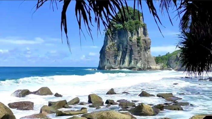 Sepotong Surga di Pantai Pangasan Pacitan, Tak Perlu Bayar Mahal untuk ...