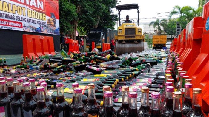 Ribuan Botol Miras dan Knalpot Brong Dimusnahkan Jelang Nataru di Banyuwangi - Surya.co.id