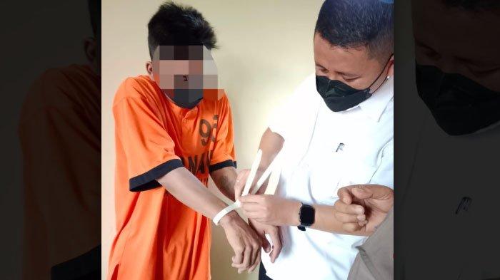 Derita Pencuri Motor Mondar-Mandir Merangkak di Plafon, Ternyata Lubang Turunnya di Kamar Korban ...