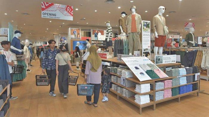 Koleksi LifeWear Uniqlo ke-73 di Unimas District Waru, Jadi Incaran ...