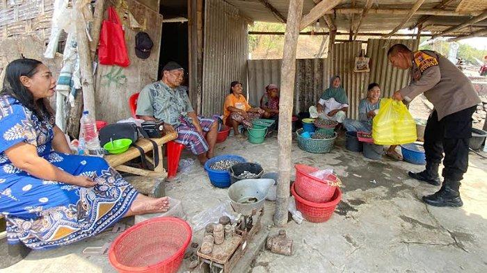 Polisi di Sidoarjo Blusukan Kampung Antisipasi Gangguan Kamtibmas Jelang Pilkada 2024 - Surya.co.id