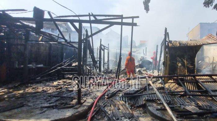 BREAKING NEWS Pasar Baru II Gresik Terbakar, Api Merembet Lalap 33 Stan Milik Pedagang - Surya.co.id