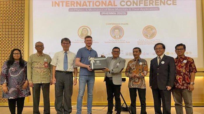 Untag Surabaya Inisiasi Penggunaan Bahan Baku Alam sebagai Subtitusi ...