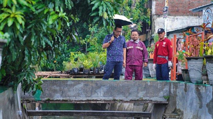 Pj Wali Kota Mojokerto Ali Kuncoro Blusukan Ajak Warga Hidup Sehat untuk Cegah Kasus DBD - Surya ...