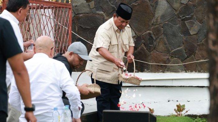 Biodata Sumitro Djojohadikusumo Ayah Prabowo yang Makamnya Diziarahi ...