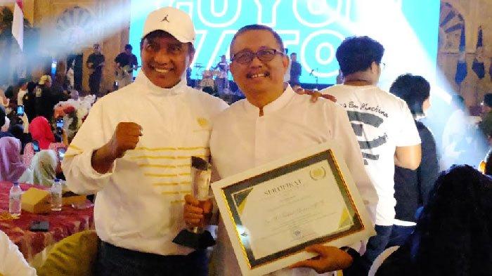 Rektor Unusida Fatkul Anam Raih Unesa Alumni Award Kategori Tokoh ...