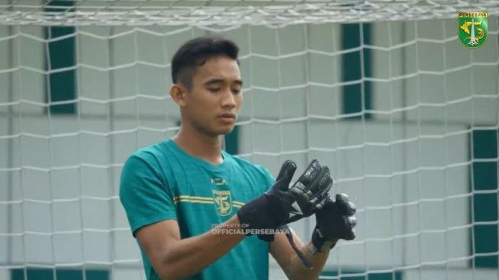 Rizky Ridho 'Disulap' Aji Santoso Jadi Kiper Persebaya Surabaya? Ini Aksinya di Bawah Mistar ...