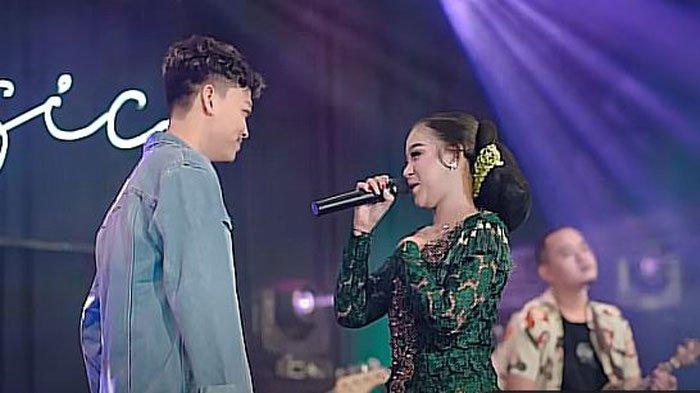 SOSOK Penyanyi Kevin Ihza, Niken Salindry Sinden Asal Kediri Nangis ...