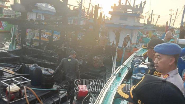 KRONOLOGI Kebakaran Kapal Nelayan di Pelabuhan Brondong Lamongan, Kerugian Capai Rp 200 Juta ...