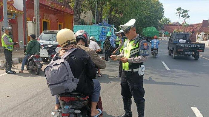 Tilang 4.799 Pengendara, Pelanggaran Operasi Patuh Semeru Tuban Peringkat Tiga di Jatim - Surya ...