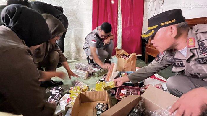 Satpol PP Nganjuk Bareng Bea Cukai Kediri Gelar Operasi, Sita 20.292 Batang Rokok Ilegal - Surya ...