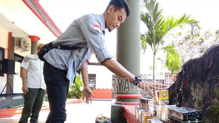 Operasi di Sejumlah Toko Kota Blitar, Tim Gabungan Sita Ribuan Rokok Ilegal - Surya.co.id