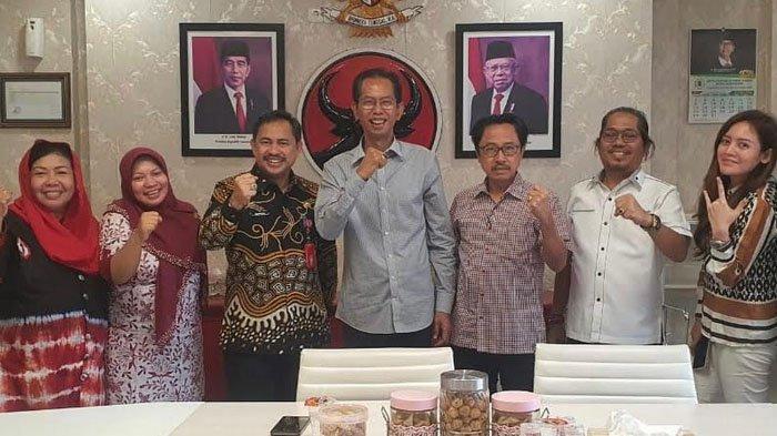 Terima Kunjungan Sekda Ikhsan, Fraksi PDIP Dukung Upaya Pengentasan Kemiskinan - Surya.co.id