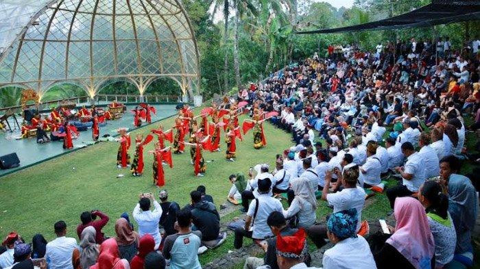 Berakhir Pekan di Banyuwangi, Menonton Tarian Kolosal Sendratari Meras ...