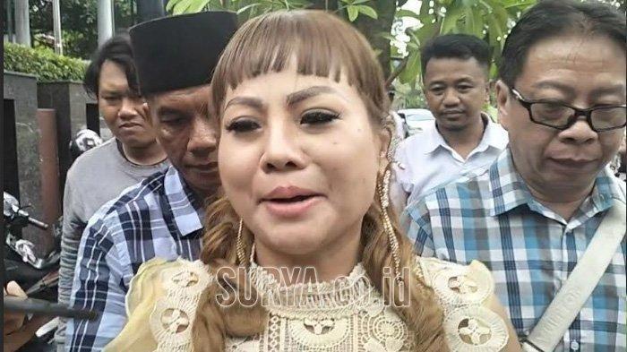 Siasat Jan Hwa Diana, Karyawan Tak Tahu Harus Serahkan Ijazah Asli ...