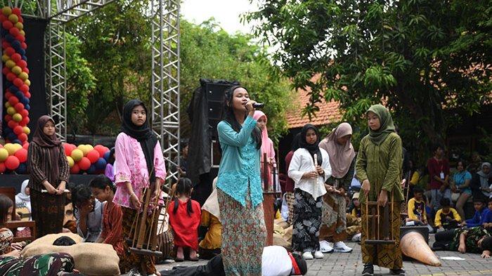 Siswa SD Labschool Unesa 1 Buat Drama Kolosal Terapkan Kurikulum ...