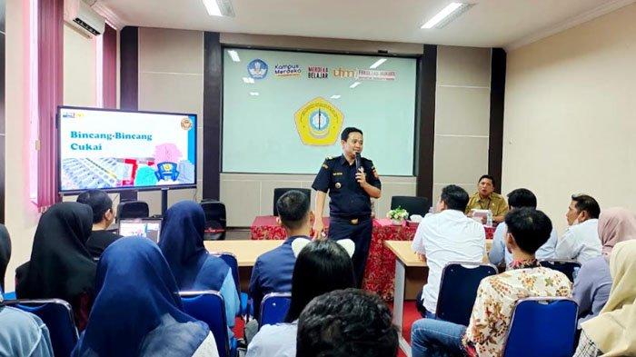 Bea Cukai Madura Sosialisasi di UTM Bangkalan, Laramg Mahasiswa Memilih Rokok Ilegal Meski ...