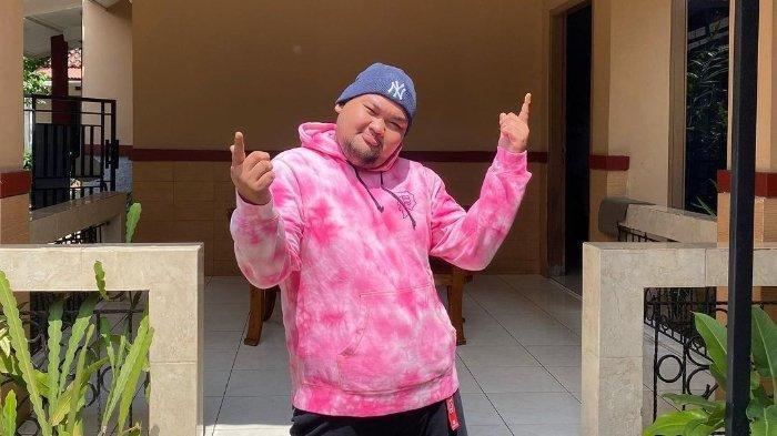 Sosok Fico Fachriza Komika yang Viral Diduga Tipu Banyak Artis dengan ...