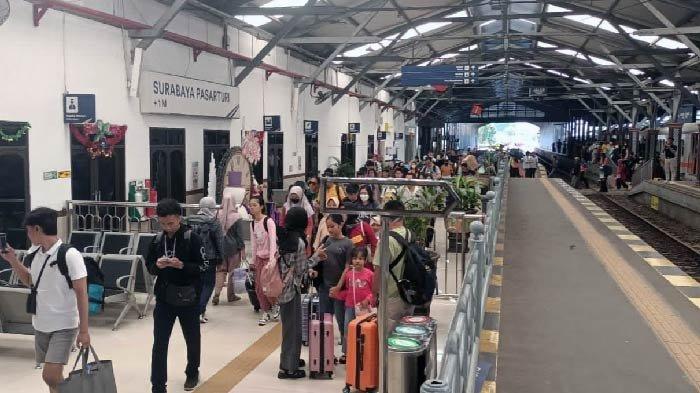 Masa Libur Nataru Berakhir, 43.452 Penumpang Tiba di Stasiun Wilayah Daop 8 Surabaya - Surya.co.id