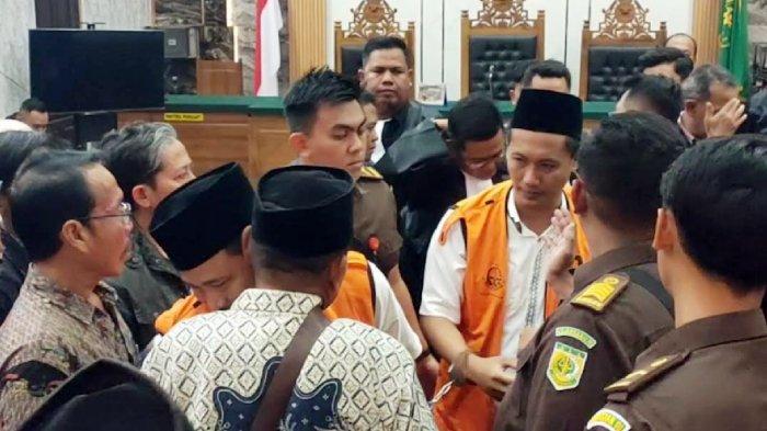 BREAKING NEWS - Begini Reaksi Terdakwa Kasus Carok di Bangkalan Madura ...
