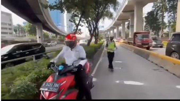 Tak Terima Ditilang, Pemotor Buang Surat Tilangnya di Depan Polisi, Ngaku Punya Bekingan di ...